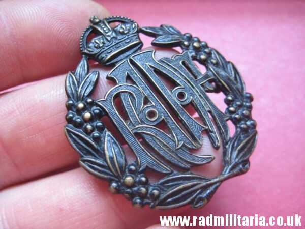 & WW2 Royal Australian Air Force RAAF CAP BADGE – genuine. | Welcome ...